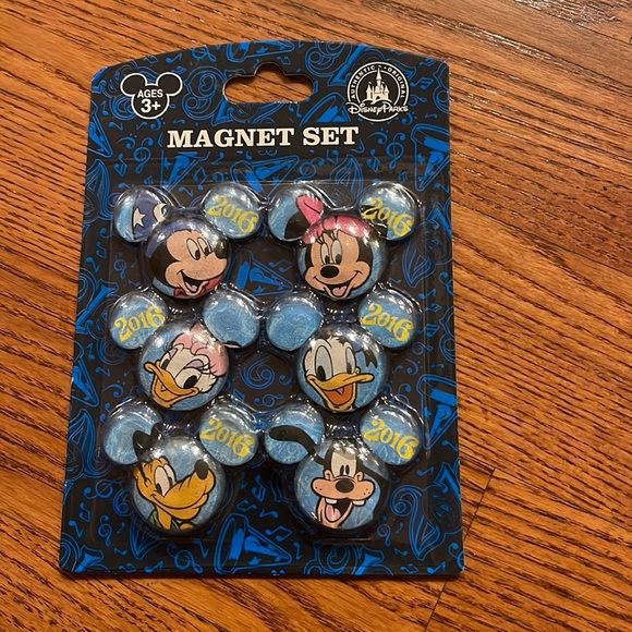 Disney | Office | New Disneyparks 26 Micky And Friends Magnet Set ...